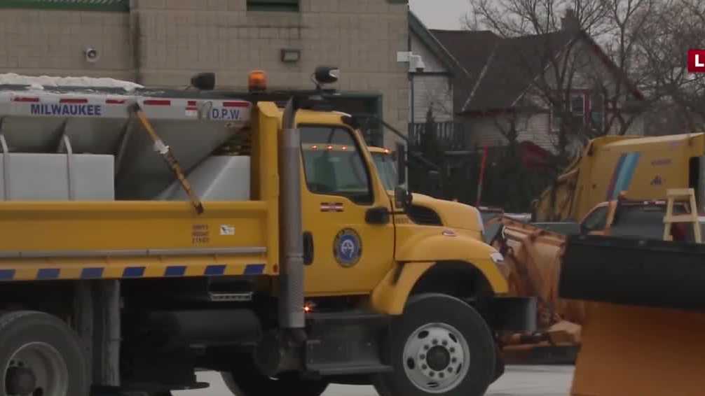 Milwaukee DPW prepares roads for lake effect snow