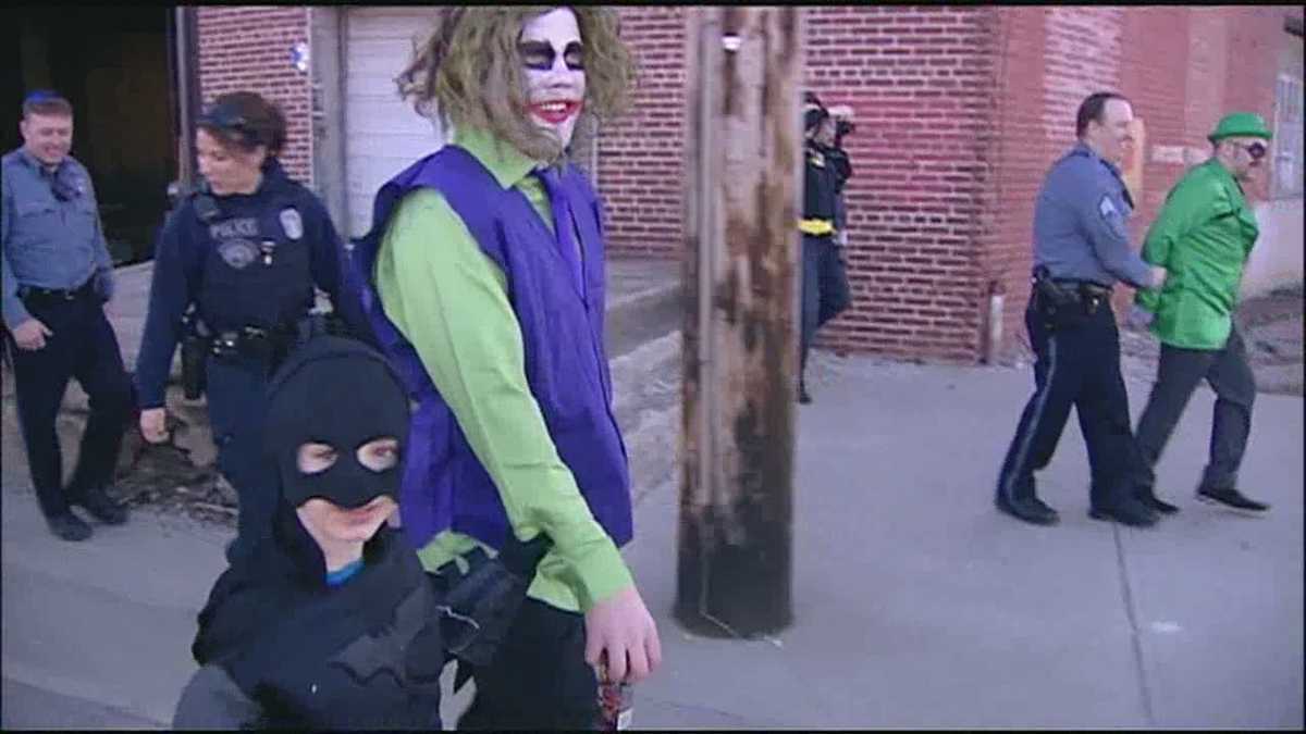 Pint-sized Batman catches crooks in KC