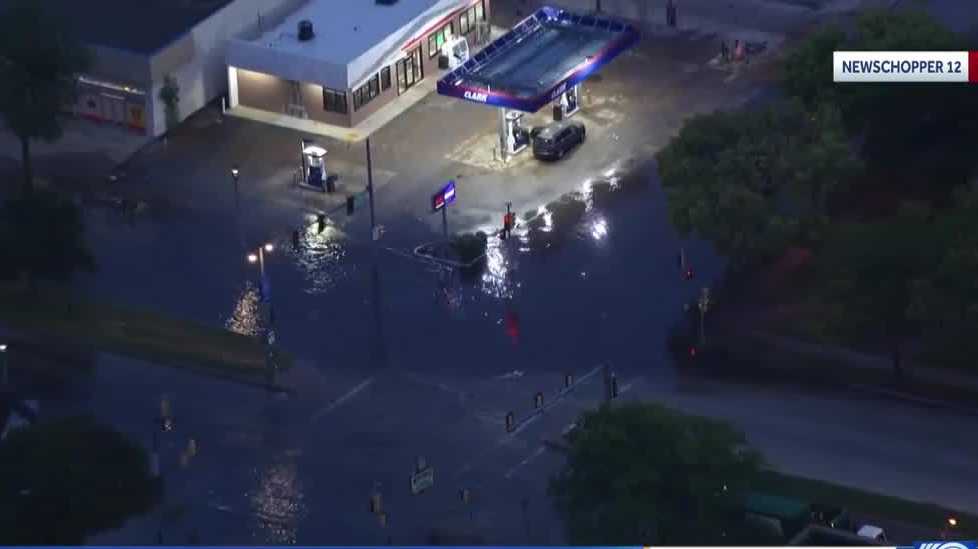 Heavy rain causes street flooding in Milwaukee