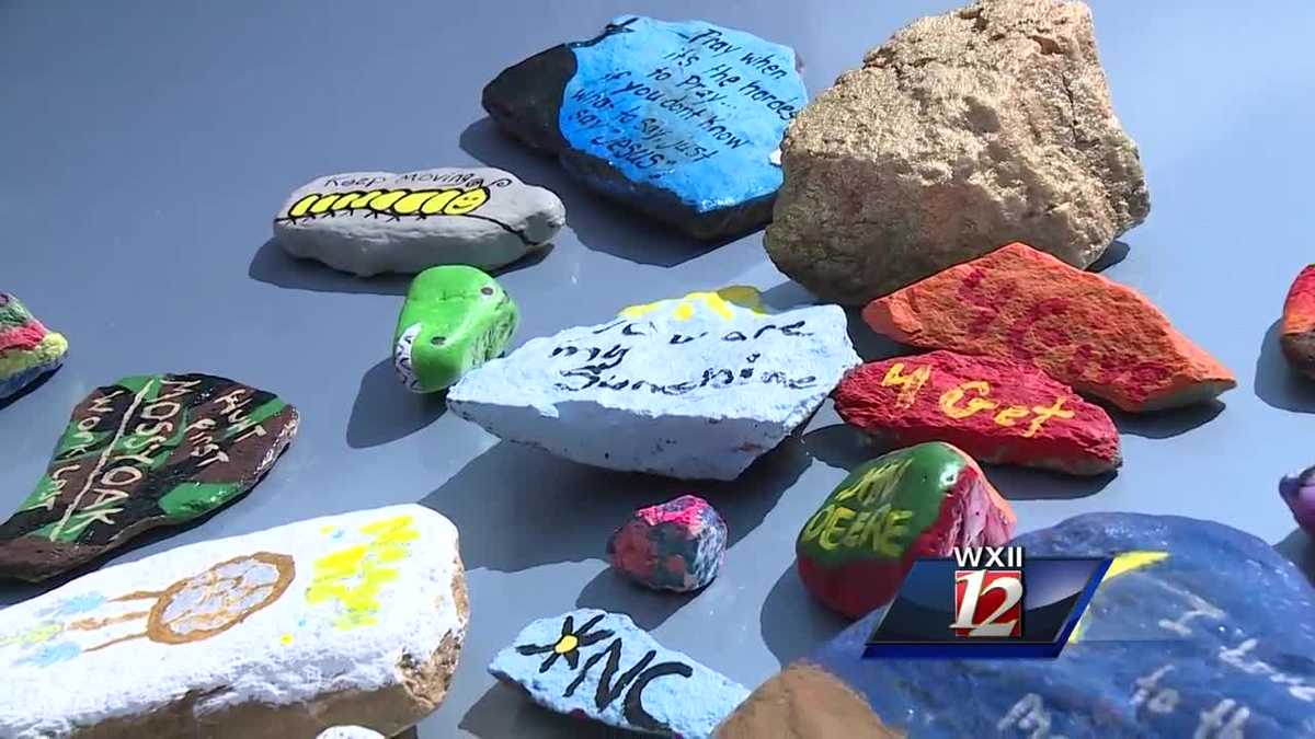 Painting and finding 'message rocks' trend