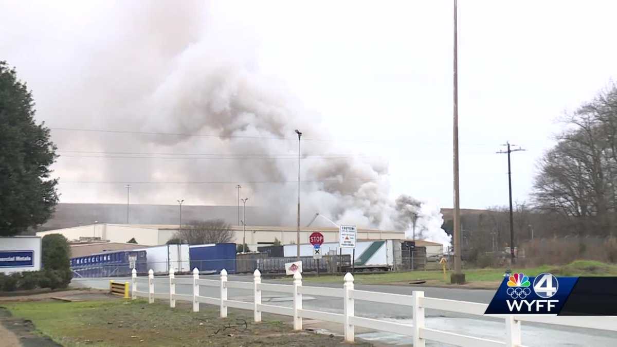 Fire causes huge clouds of smoke to billow out of Spartanburg County ...