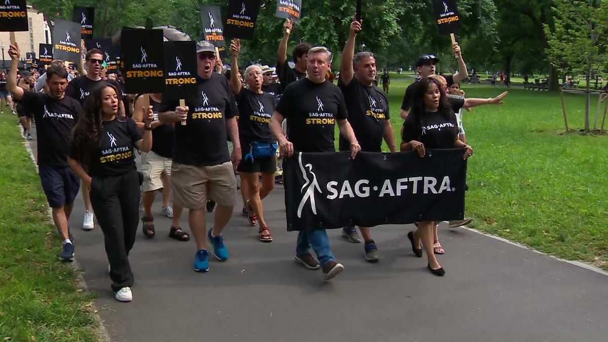 New England SAG-AFTRA members hold rally on Boston Common