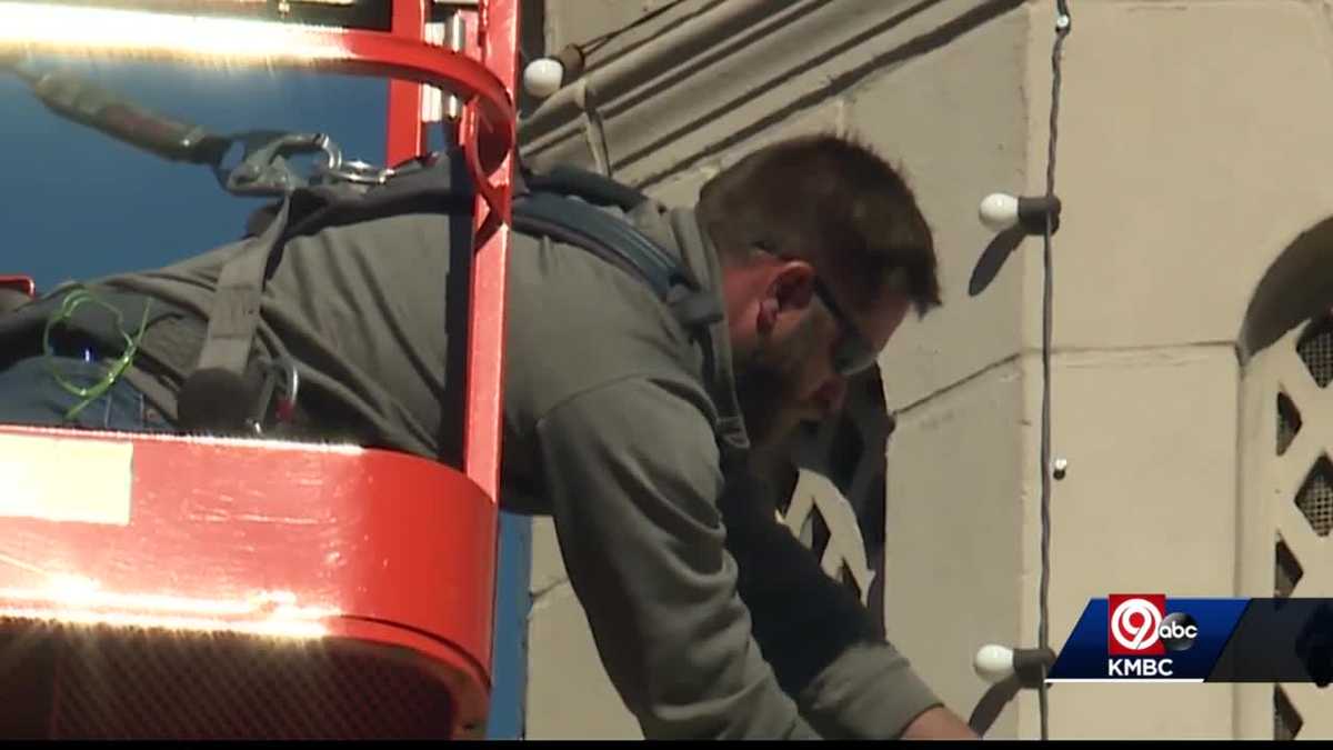 Electricians overseeing Plaza lights are focused on the job at hand