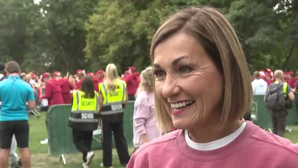 Iowa Gov. Kim Reynolds joins Cyclone fans at rally in Dublin ahead of ...