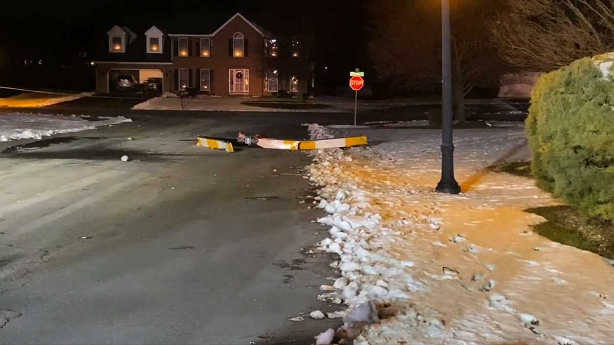 Officials: 2 aboard helicopter die in Pennsylvania crash