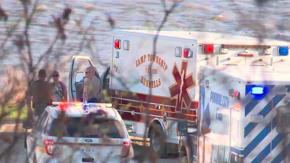 One person missing after boat capsizes on Lake Red Rock Saturday