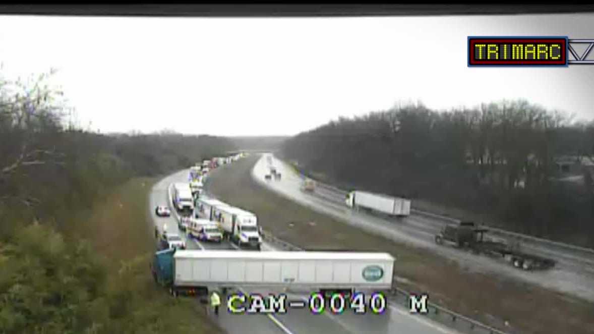 Lanes reopen after semi jackknifes on SB I-71 near Watterson Expressway