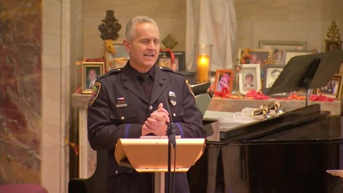 Police officer sings 'You Raise Me Up' at New Kensington Officer Brian ...