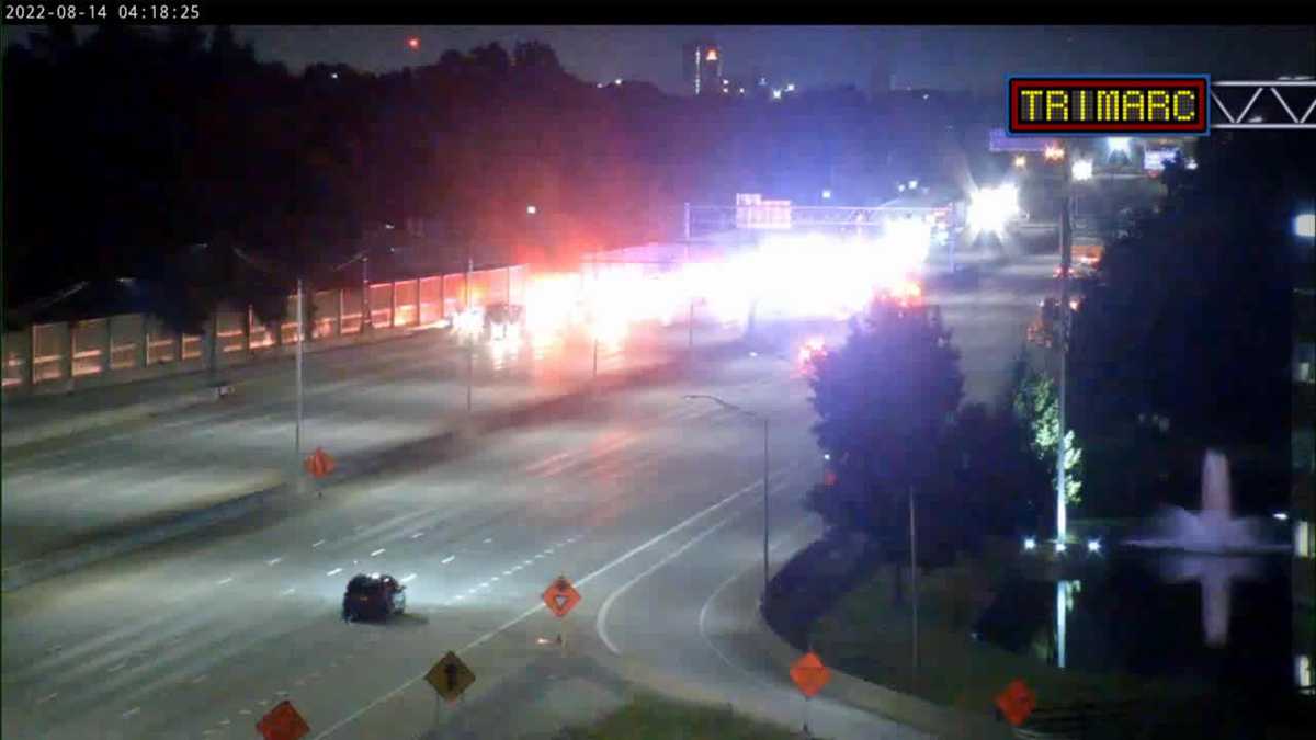 One person killed in crash on Watterson Expressway