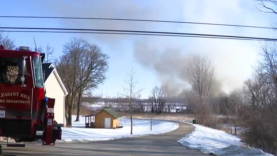 Fire crews respond to large fire in Des Moines