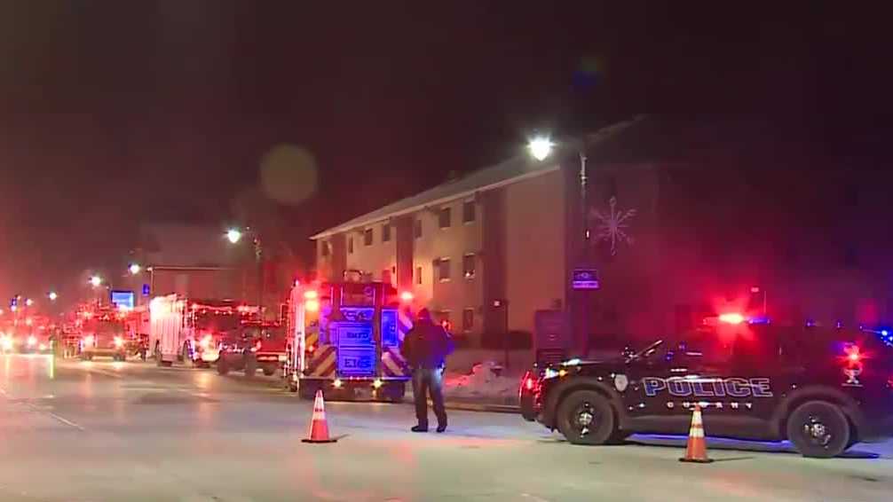 People seek shelter at library after fire at Cudahy apartment building