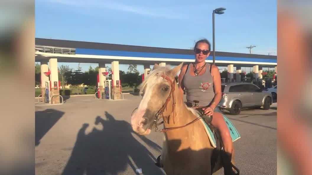 Saddle up, Cape Coral! Modern-day cowgirl turns heads on horseback