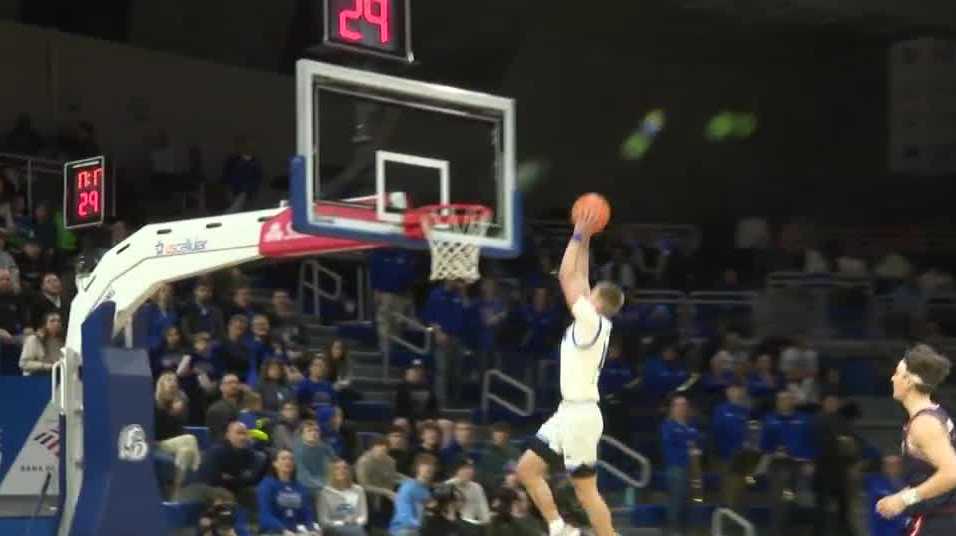 Bennett Stirtz scores 20 as Drake remains unbeaten with 65-46 victory ...