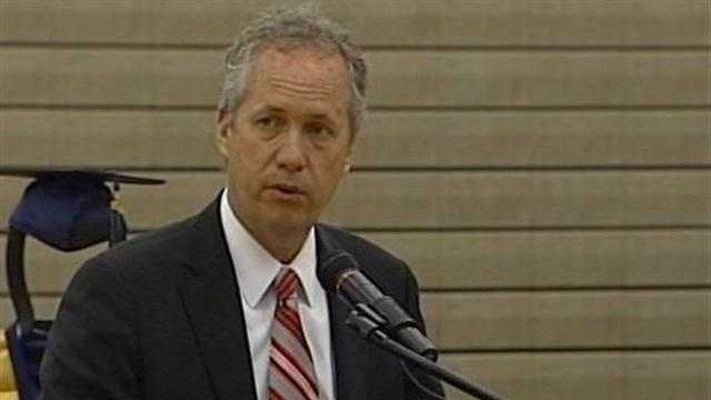 Mayor Fischer working with students to aspire toward higher education