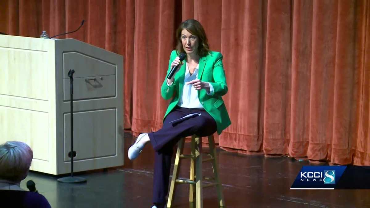 Axne calls on attorney general to release Mueller findings