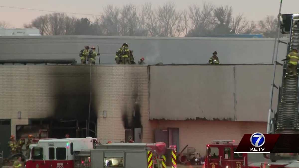 Omaha crews extinguish building fire at Crossroads