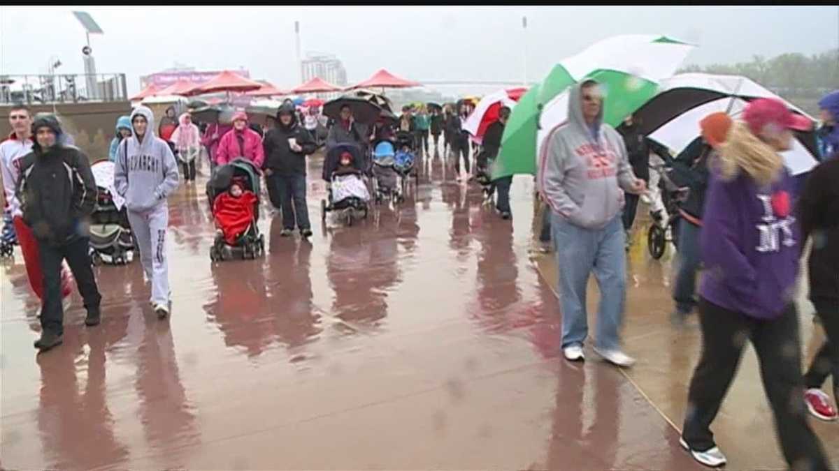 Thousands brave rain to support the March of Dimes