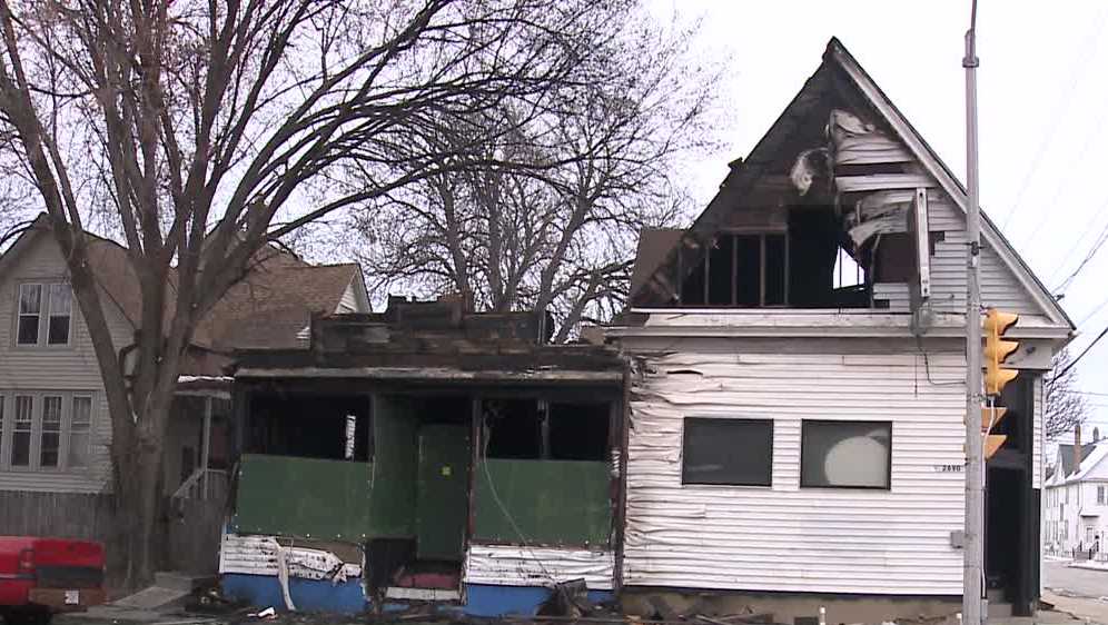 Fire destroys barber shop on Milwaukee's south side