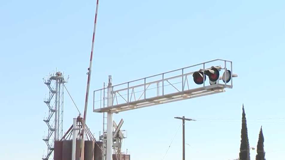 1 dead after crash involving train and SUV in Stanislaus County