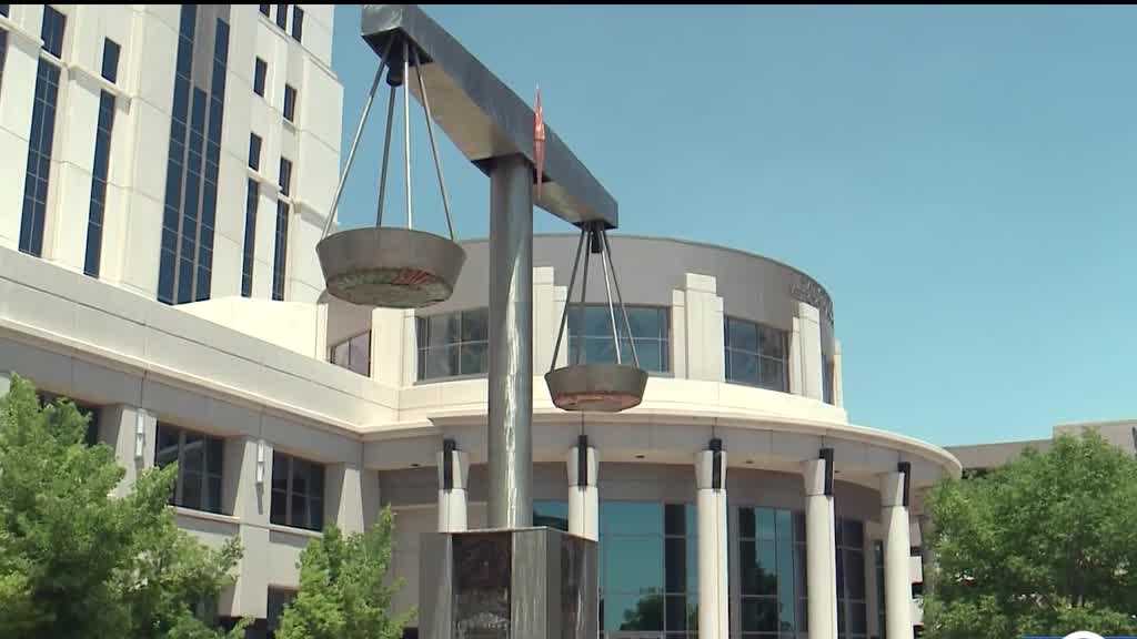 Deaf woman files complaint after judge denied her sign language interpreter