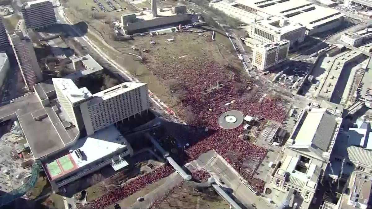 NewsChopper 9 Video: A sea of red for the Chiefs parade