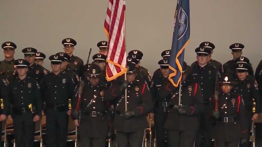 LMPD looking to get back to 'basic marketing' to fill police officer ...