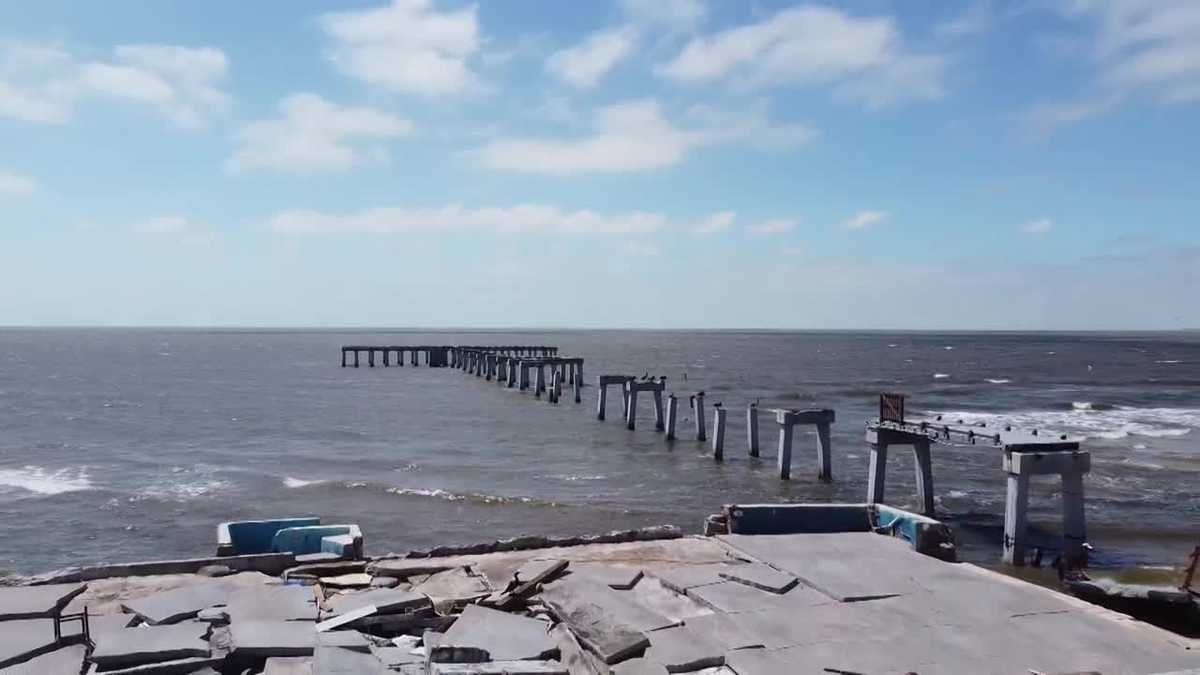Fort Myers Beach Pier coming back bigger and stronger after Hurricane ...