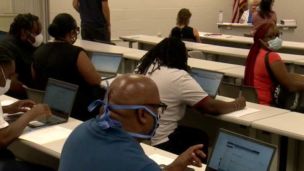 More than 100 show up to JCPS bus driver hiring event, but officials ...