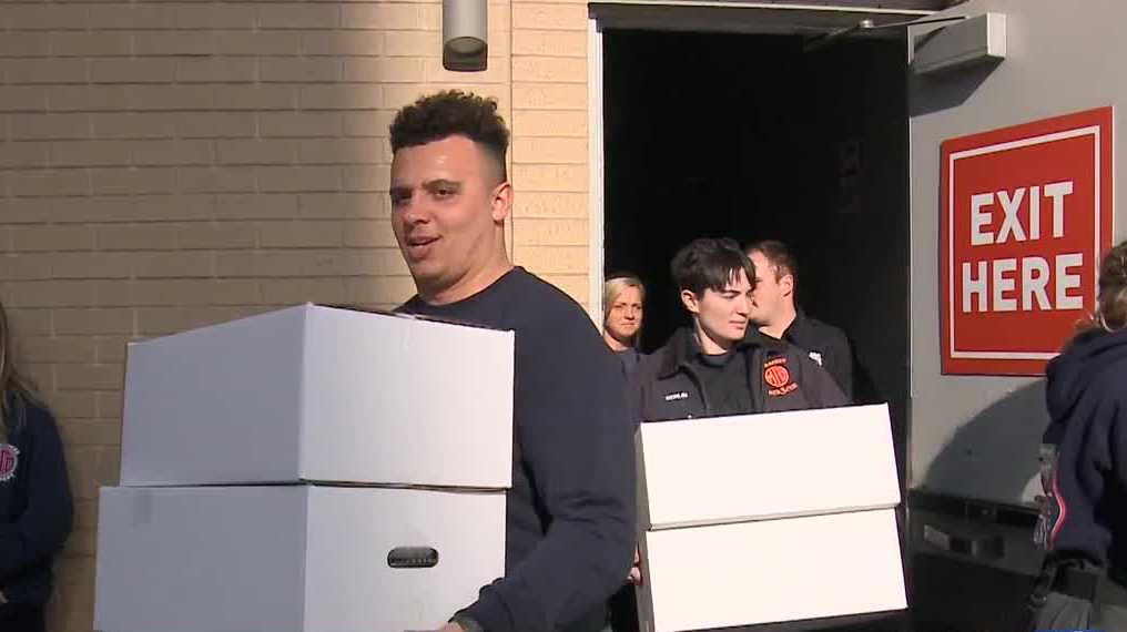 Bucks help feed Milwaukee firefighters over holiday weekend
