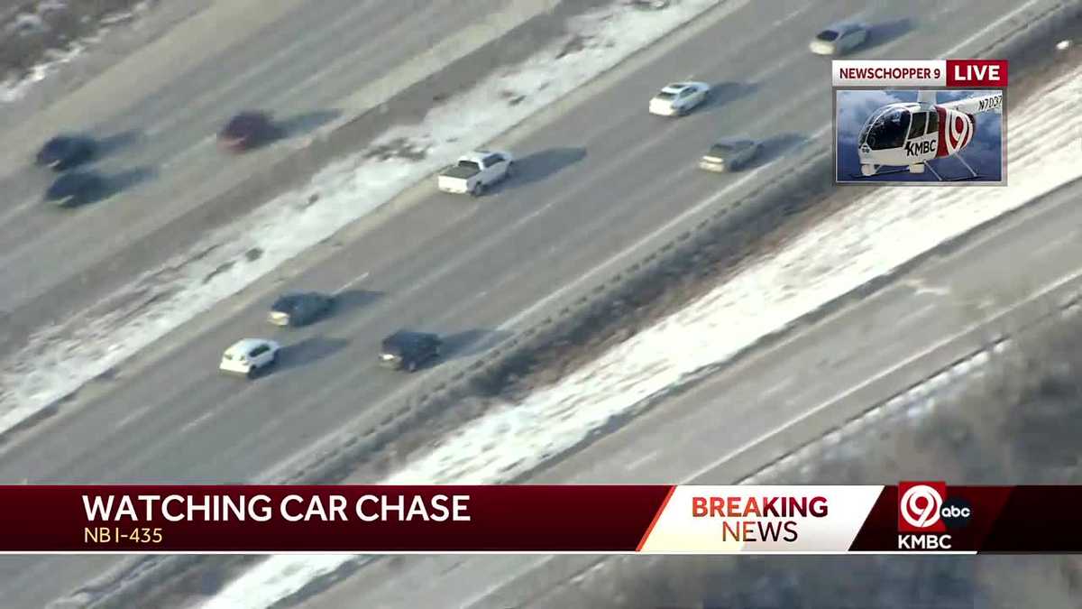 WATCH: Vehicle speeds away from law enforcement in Kansas City