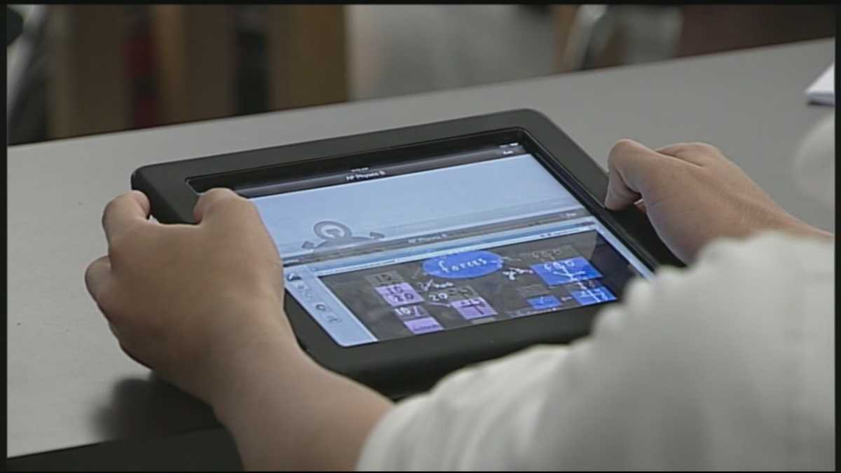 District provides iPads to junior, senior high school students