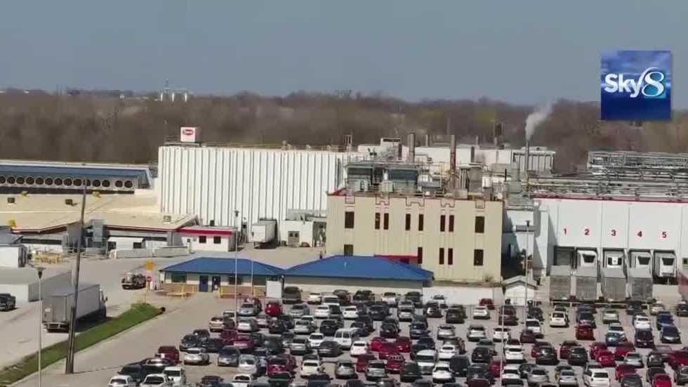 Iowa's meatpacking plants await COVID-19 vaccination