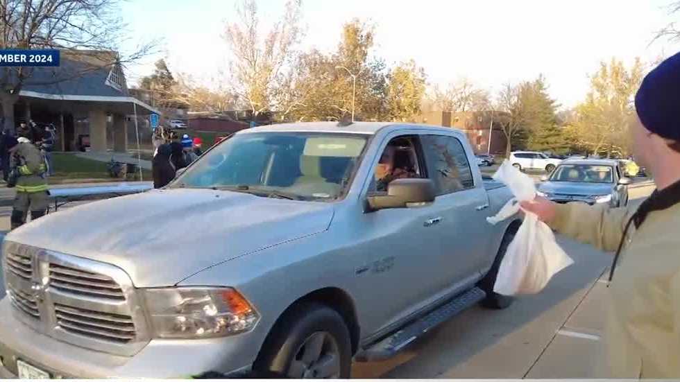 Hy-Vee, WDM handing out free meals Monday afternoon