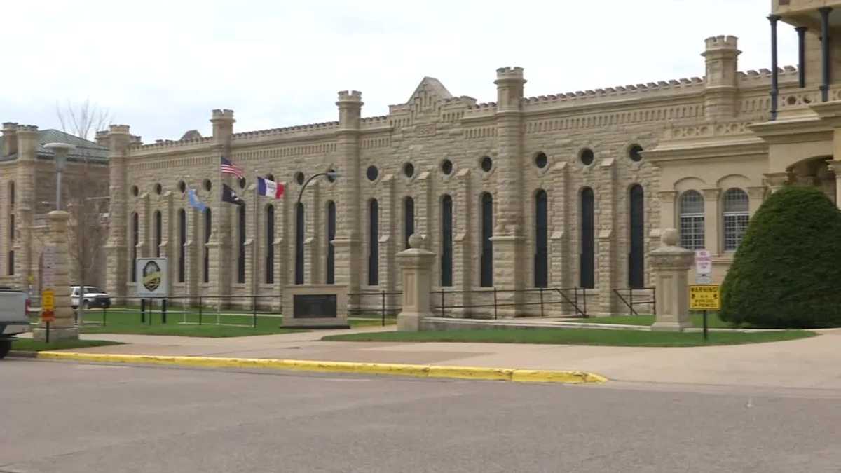 Plea hearing set for suspect in Anamosa prison murders