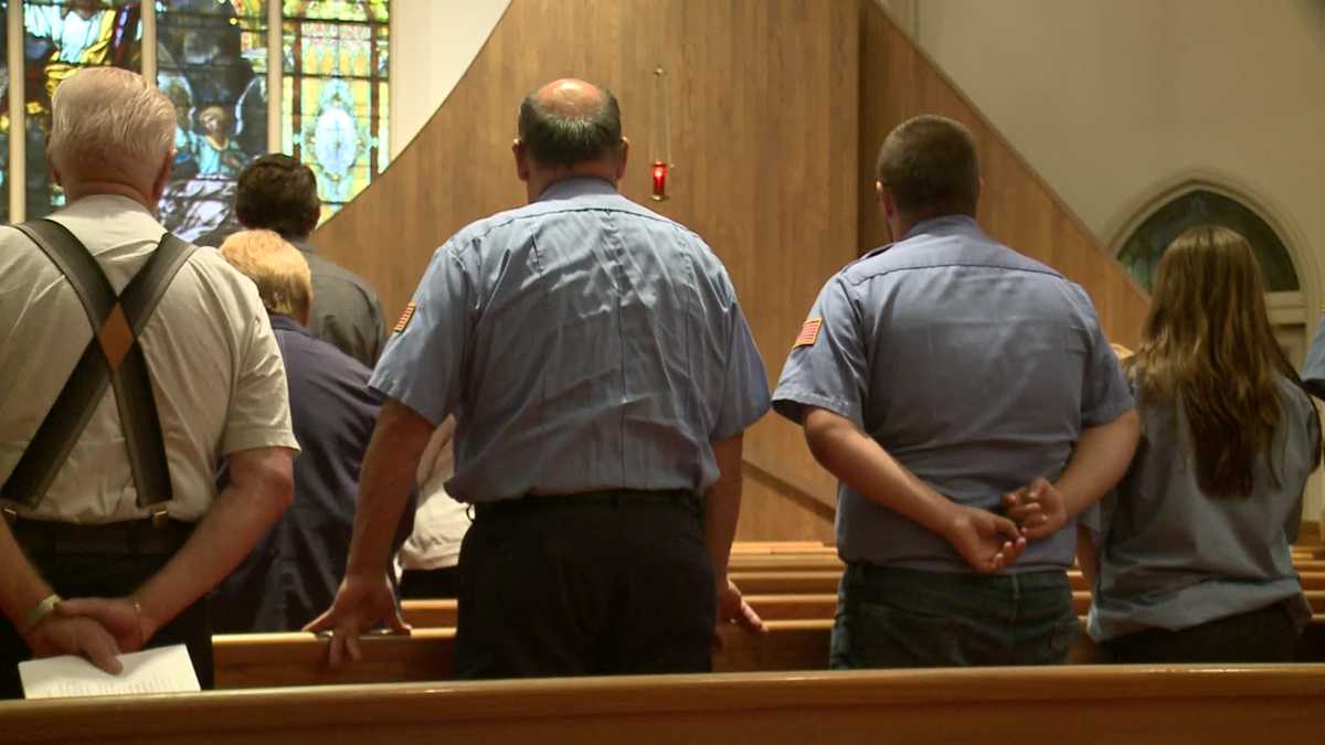 Lebanon church honors first responders