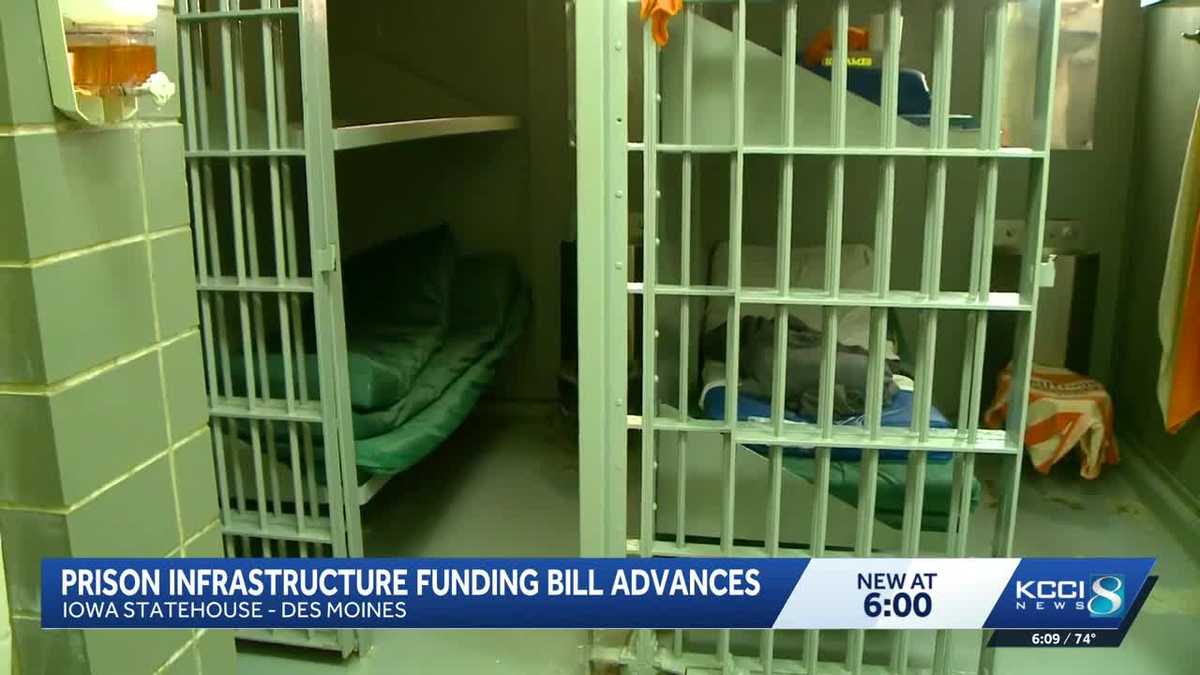 Iowa lawmakers advance bill to address prison overcrowding
