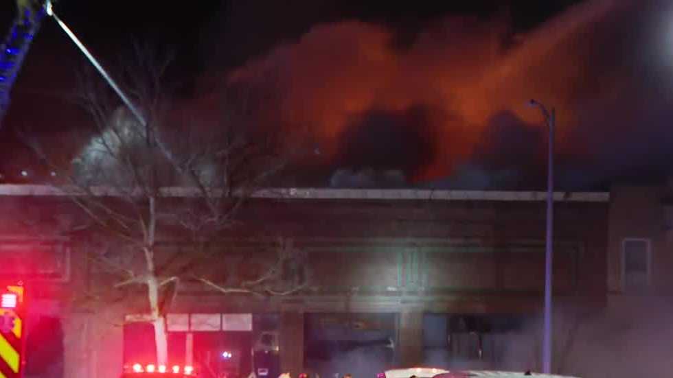 Omaha firefighters battle large building blaze near Midtown