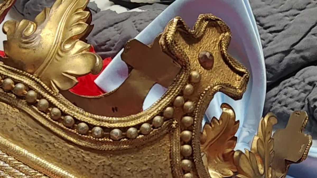 Iowa woman returns stowaway Elvis memorabilia to Graceland