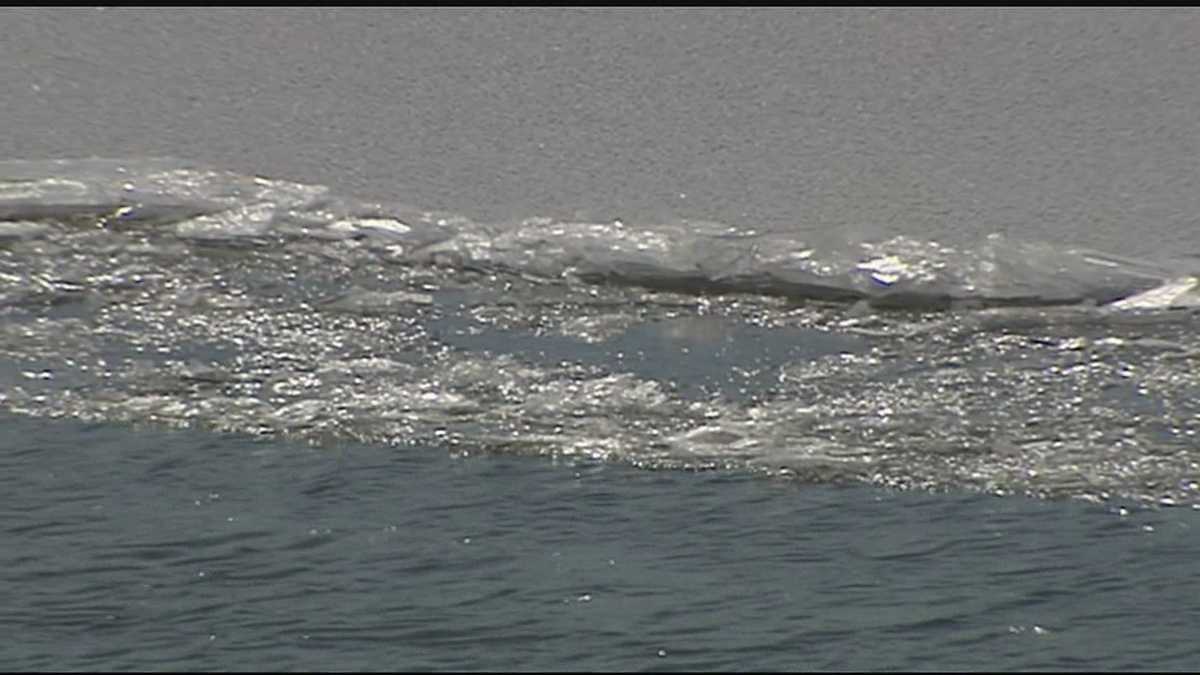 Some parts of Ohio River freeze over