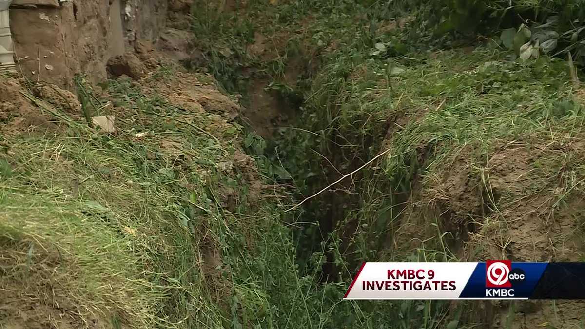Deep trench remains unfilled between east Kansas City homes