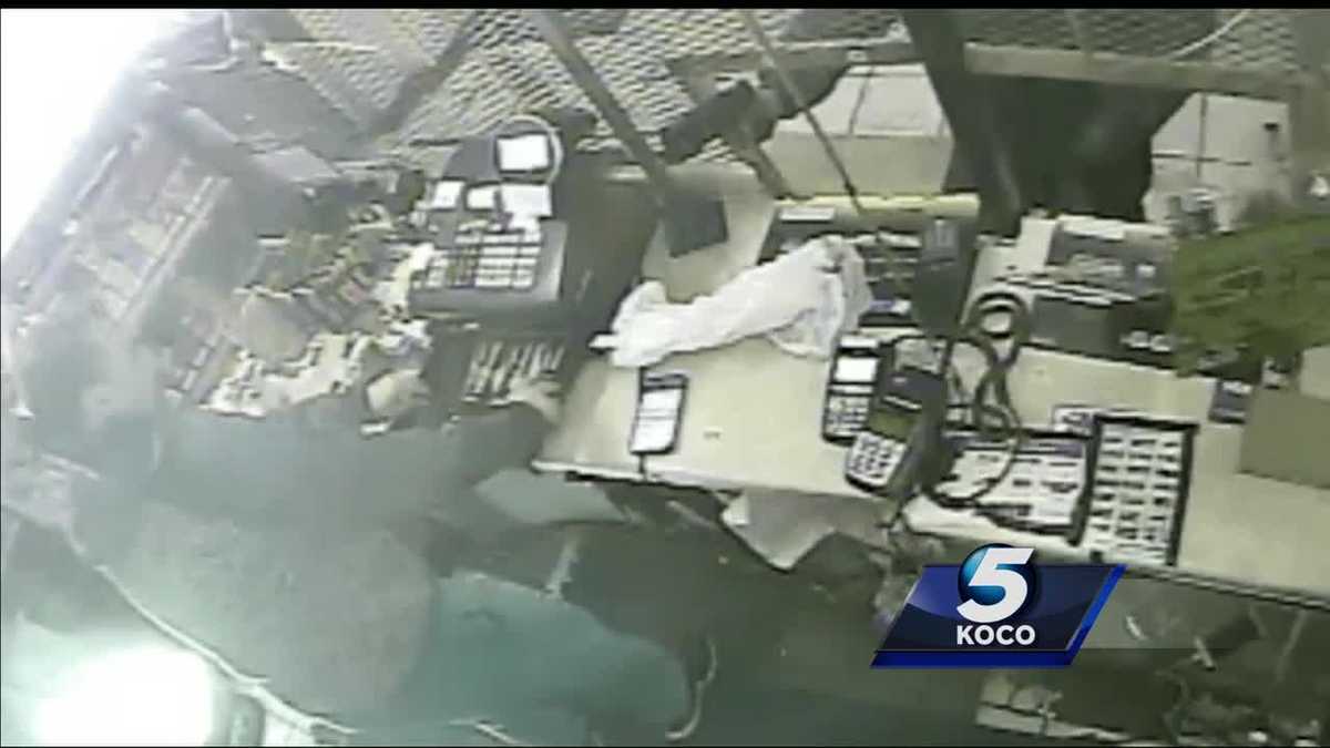 ‘Please man, I’ve got a kid,’ clerk says during NE OKC armed robbery