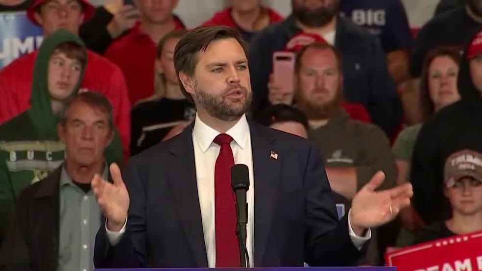 Republican VP nominee JD Vance makes last stop in Wisconsin before election