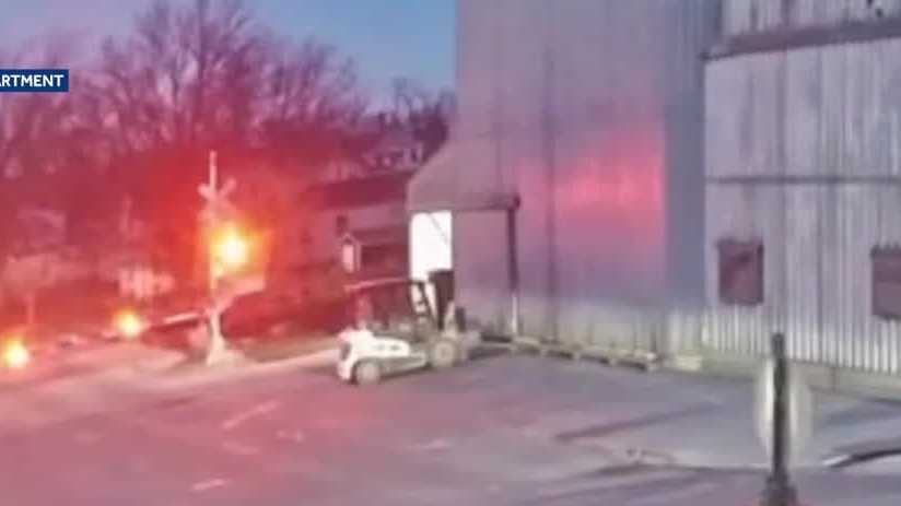 WATCH: Van narrowly escapes train collision in Marshall County