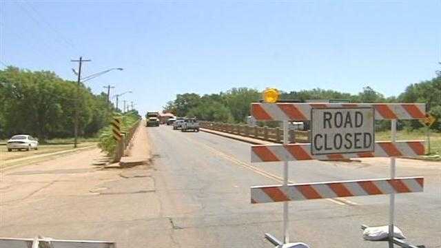 Guthrie bridge under construction