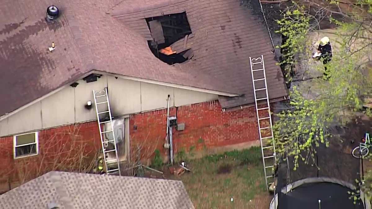 Firefighters fall through roof at southeast Oklahoma City home