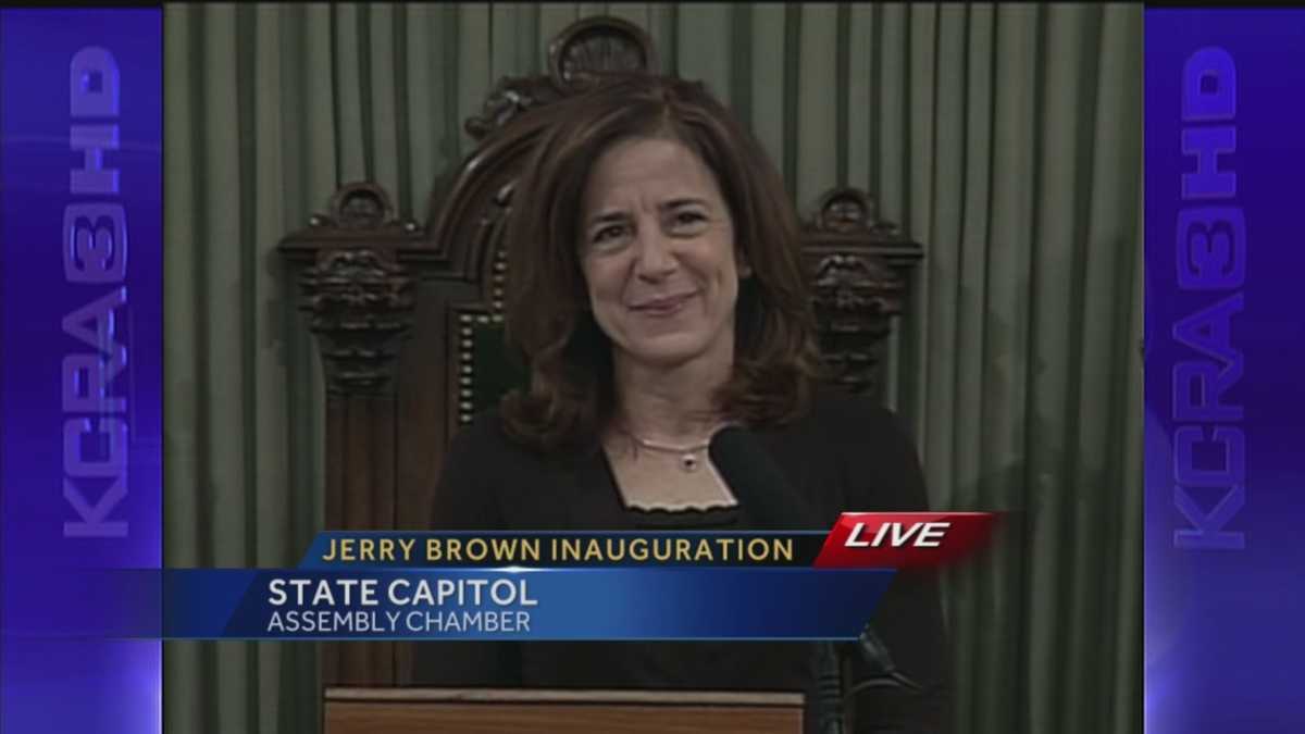Anne Gust Brown praises governor’s mind, heart during inauguration
