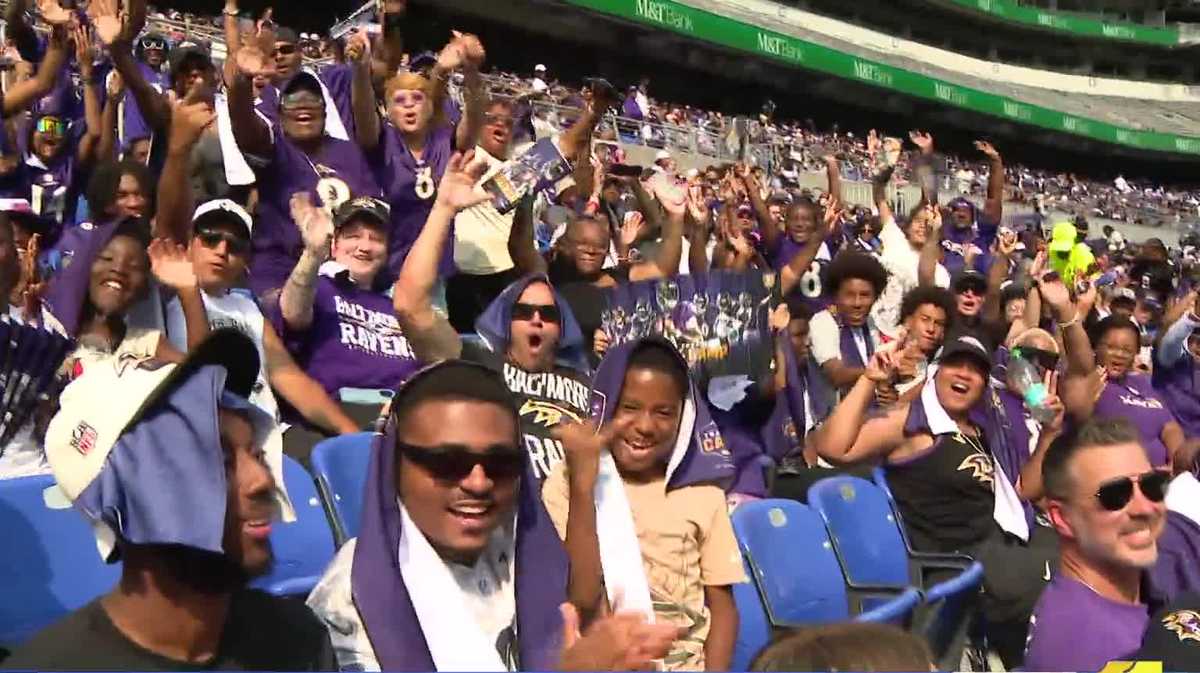 Ravens fans pack The Bank for Sunday practice