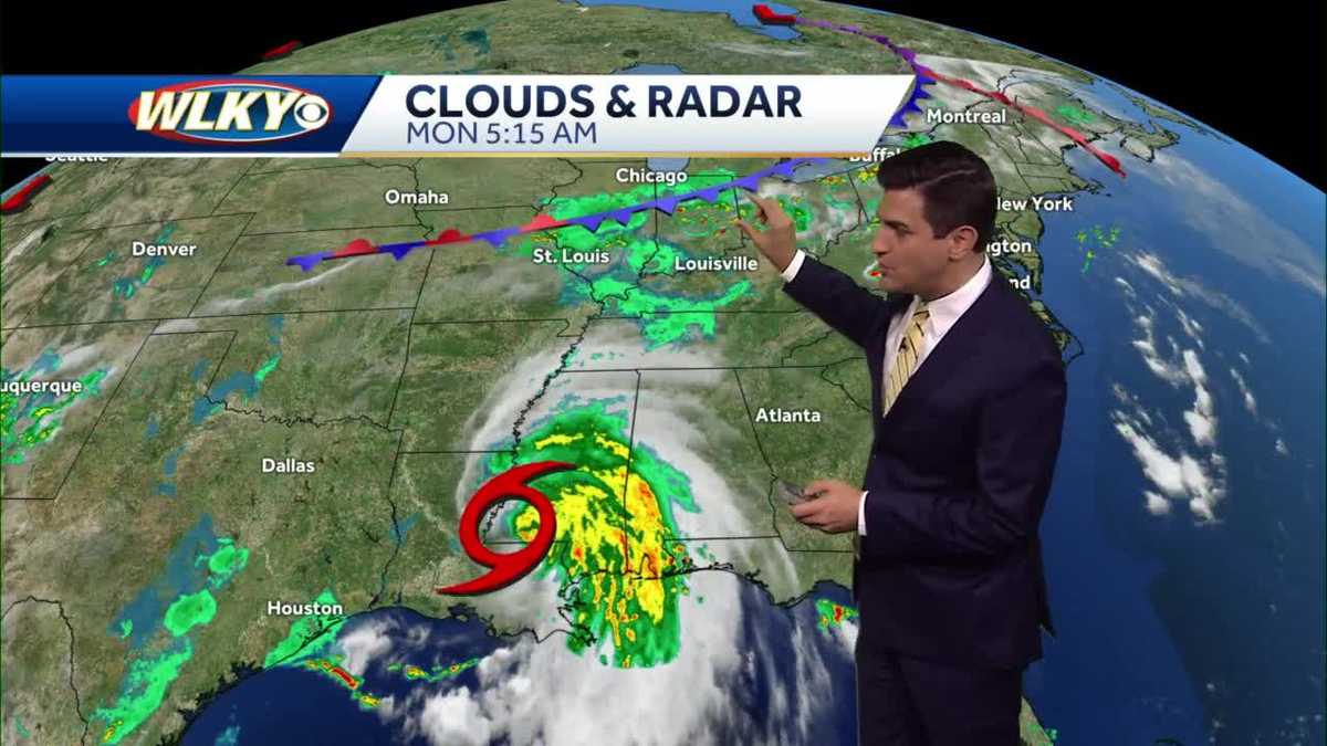 Heavy rain chances to start the new week