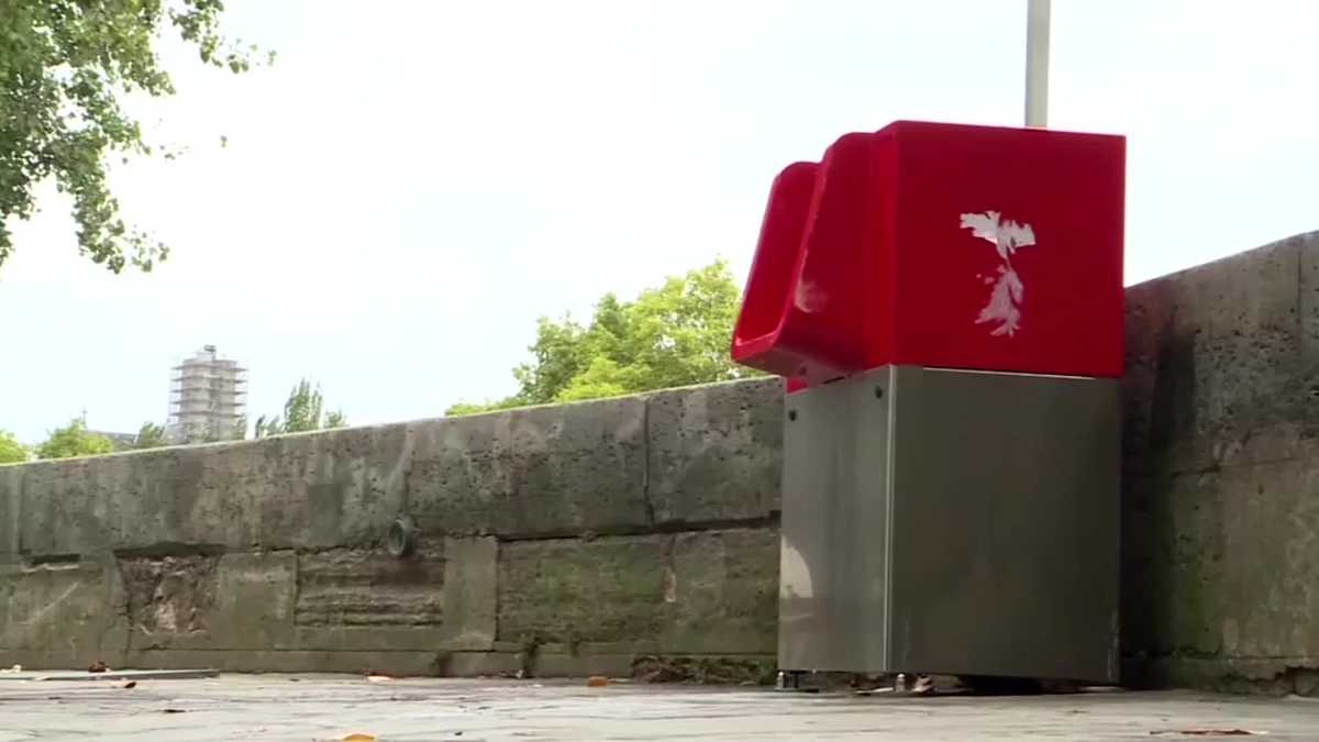 Eco-friendly open-air urinals cause uproar in Paris Eco-friendly open-air urinals cause uproar in Paris