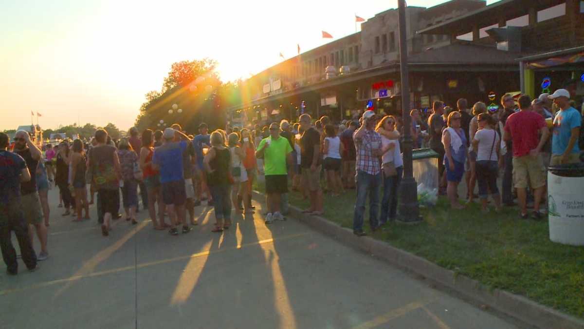 East Side Night draws thousands on first Friday of Iowa State Fair